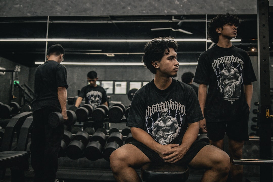 Hack Squats: Machine Quad Training Benefits